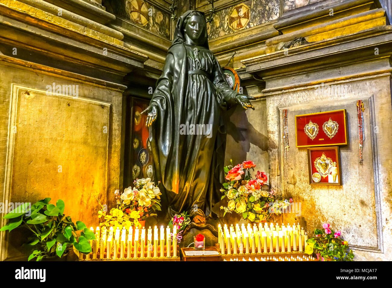Maria statue nazareth hi-res stock photography and images - Alamy