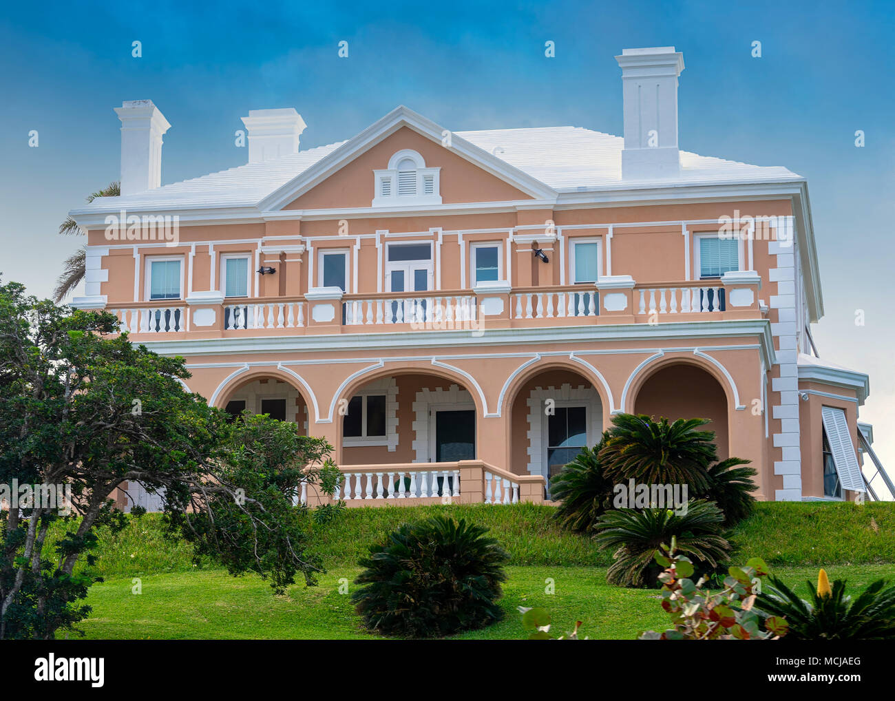 Pink bermuda houses hi-res stock photography and images - Alamy