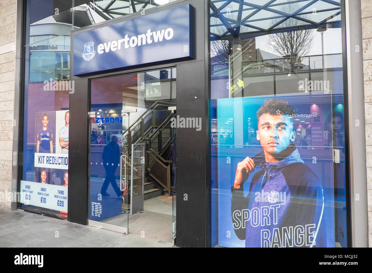 Everton fan hi-res stock photography and images - Alamy