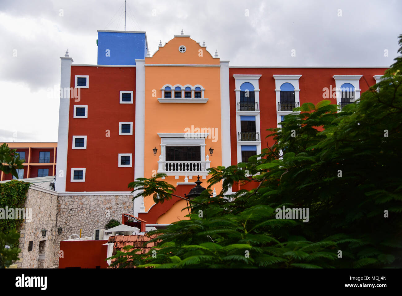 Traditional apartments mexico hi-res stock photography and images - Alamy