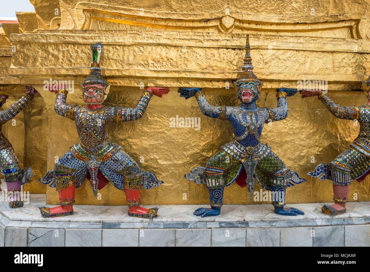 Thailand temple yaksha hi-res stock photography and images - Alamy