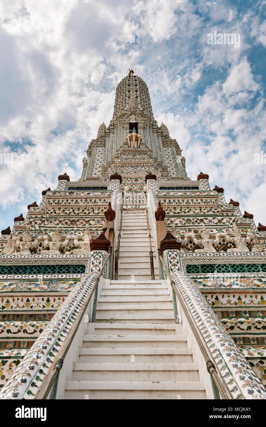 Phra Prang, central temple tower, Wat Arun, Bangkok, Thailand Stock ...