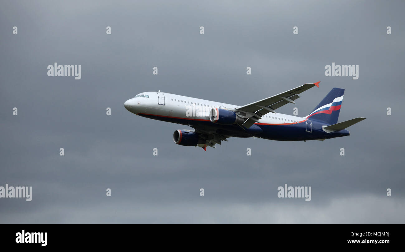 Airbus A320 in the flight side view Stock Photo - Alamy