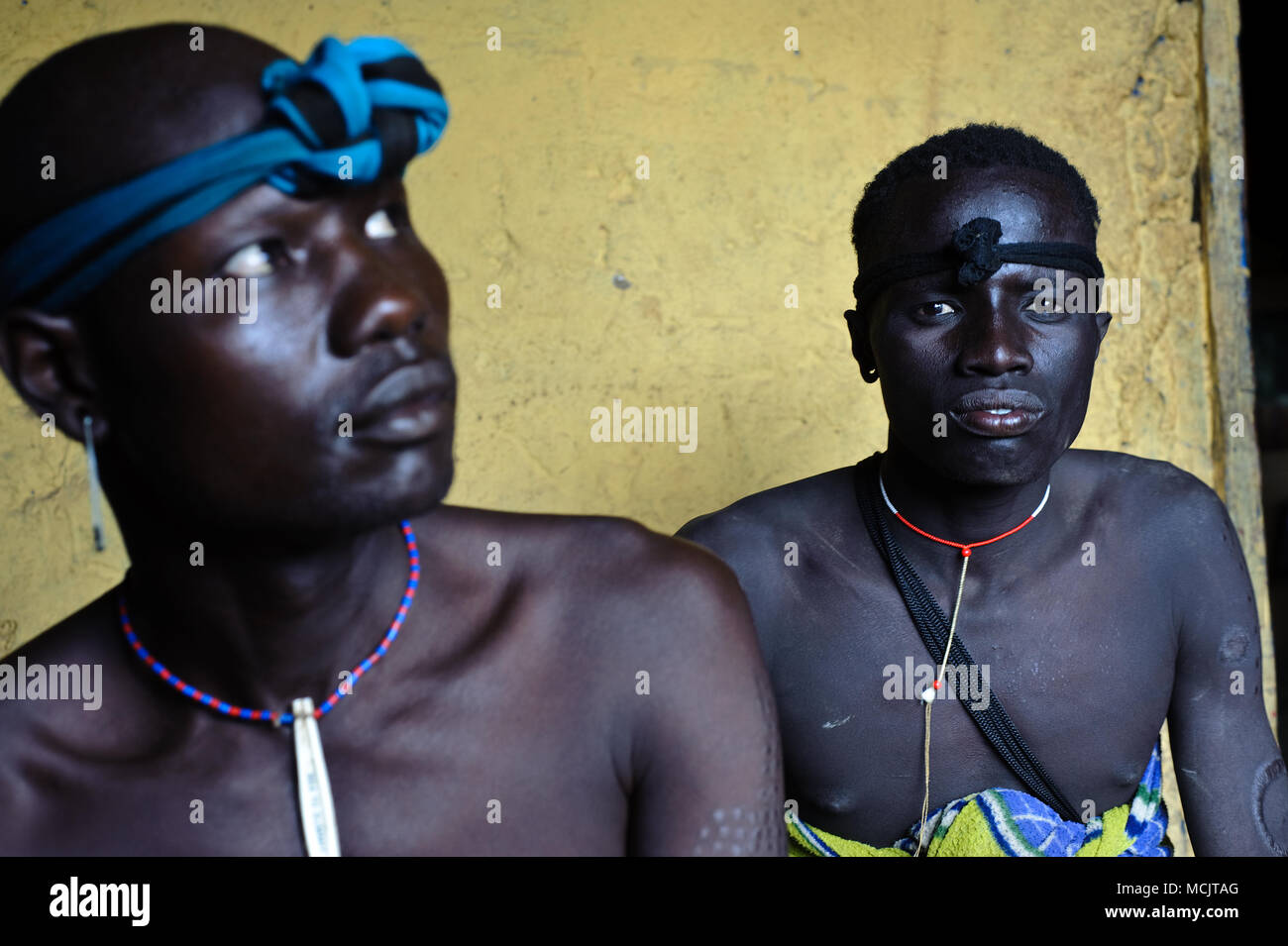 Mursi men hi-res stock photography and images - Alamy