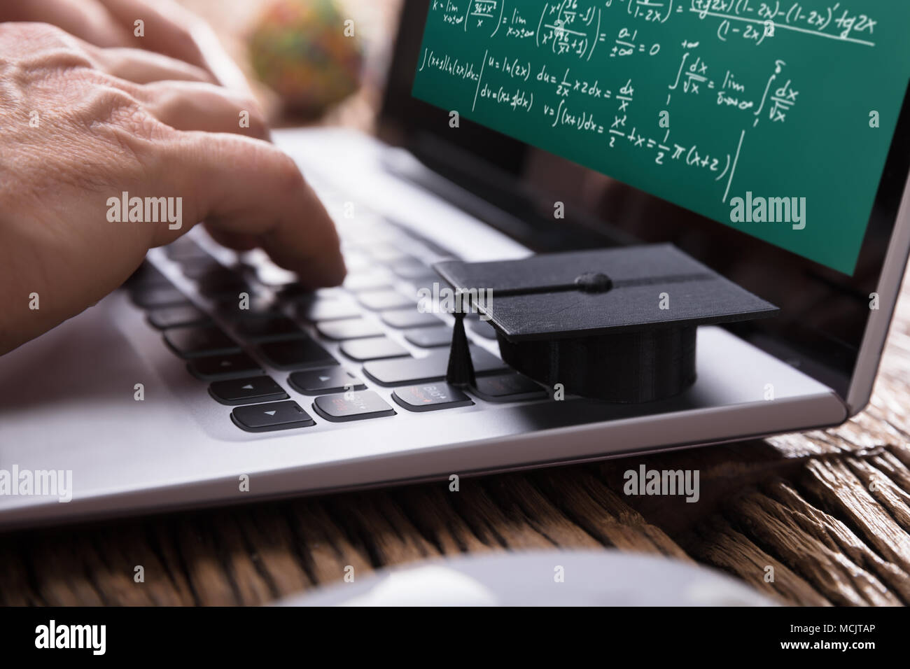 Business people solving problems hi-res stock photography and images ...