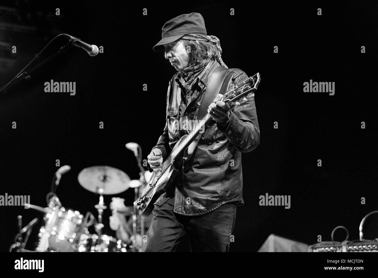 Lucinda williams hi-res stock photography and images - Alamy