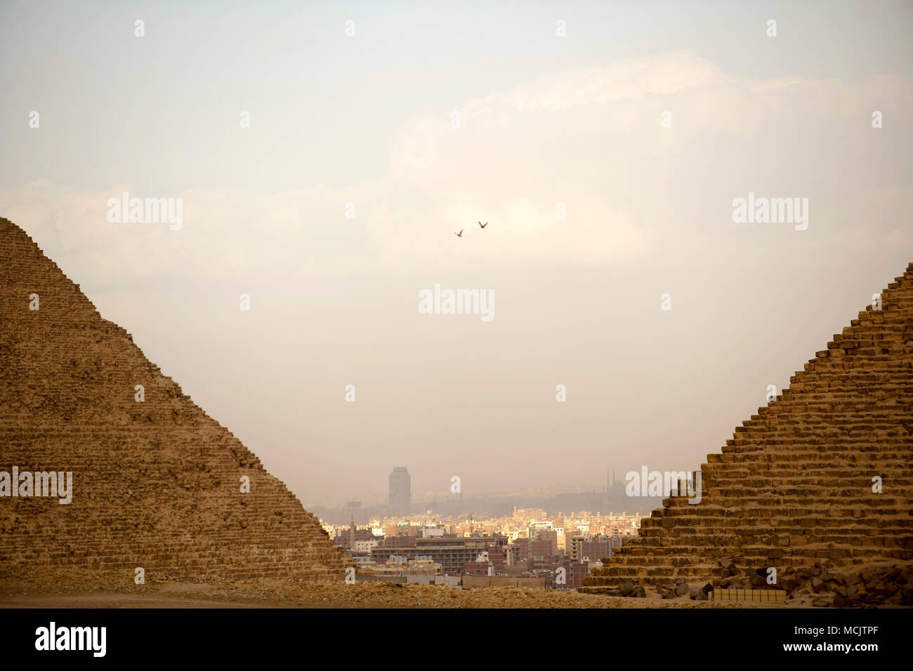 Gizeh pyramiden hi-res stock photography and images - Alamy