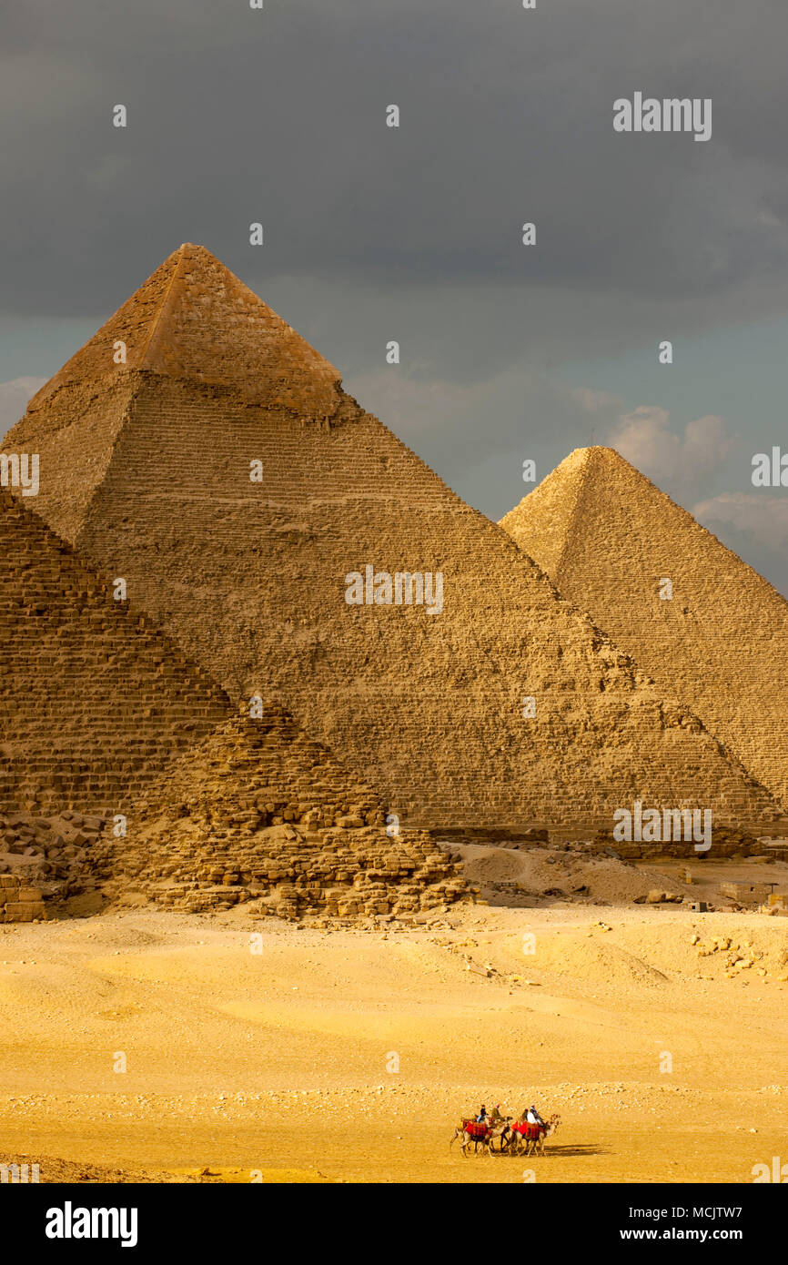 Aegypten, Gizeh, Die Pyramiden von Gizeh, von S¸den gesehen; im ...