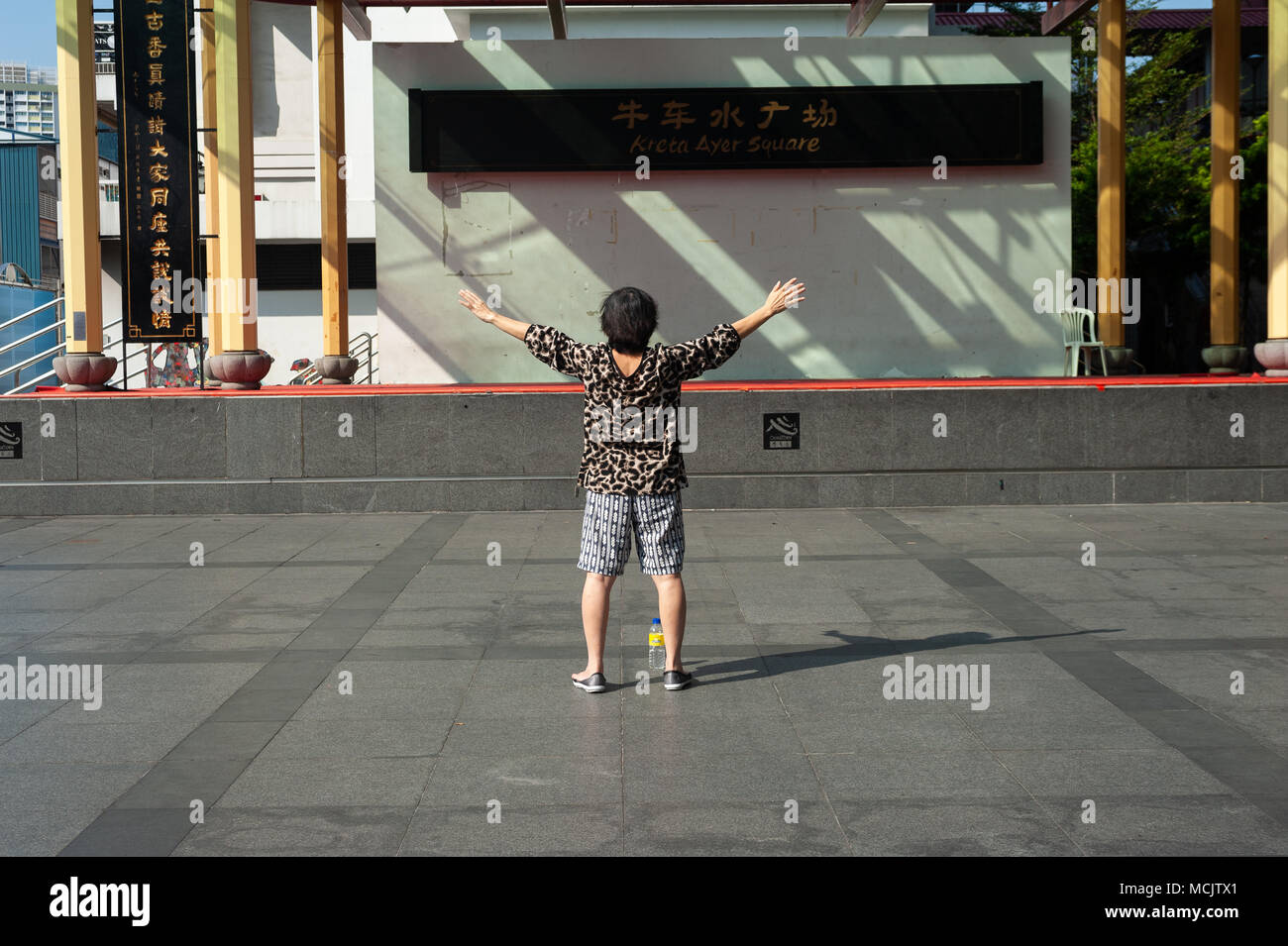 04.04.2018, Singapore, Republic of Singapore, Asia - A woman performs ...