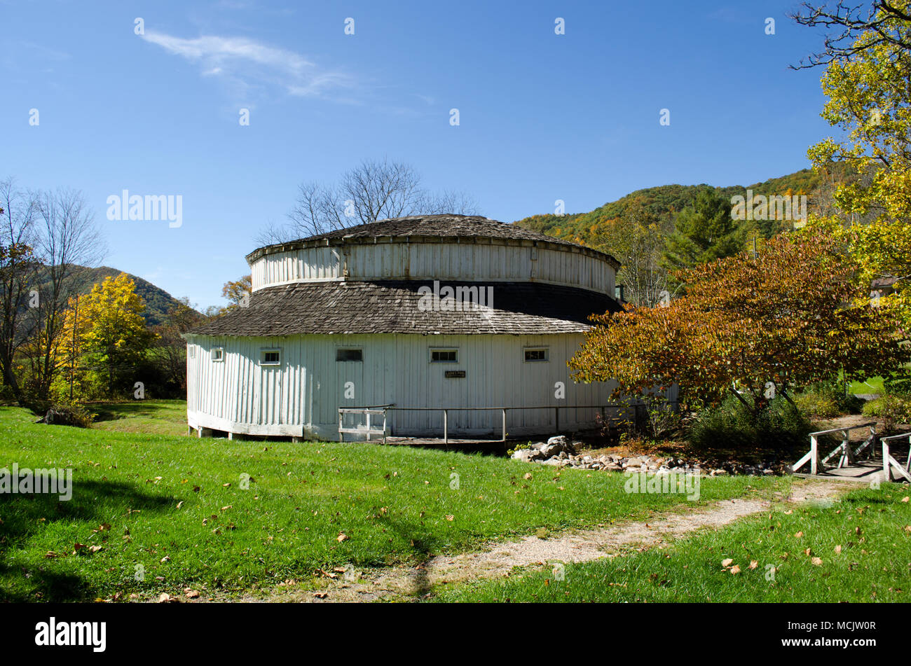 Cirular building hi-res stock photography and images - Alamy