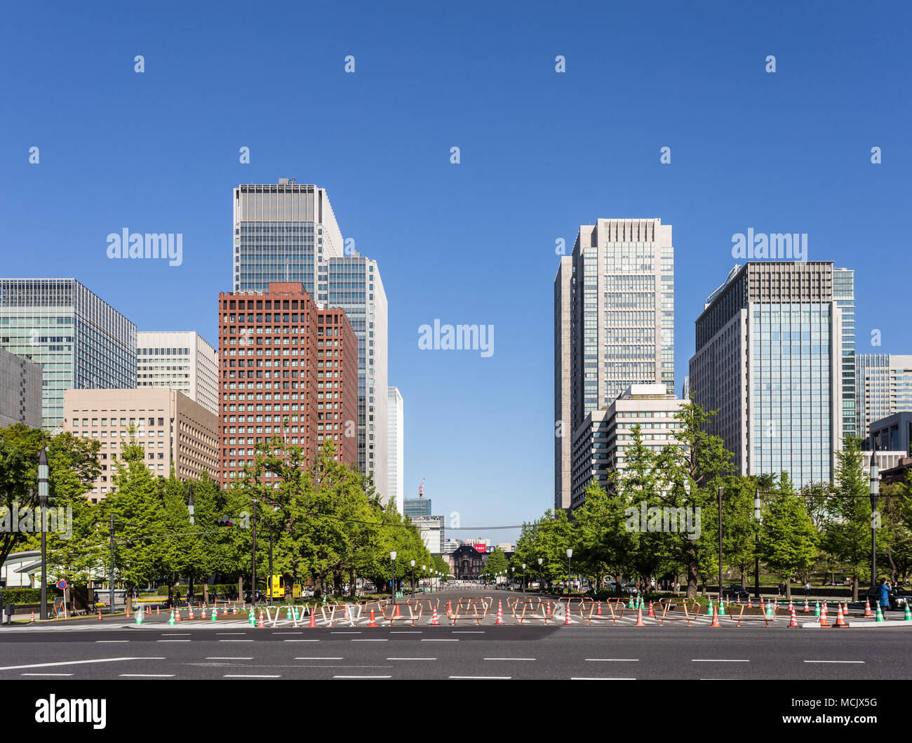 Financial district tokyo japan hi-res stock photography and images - Alamy