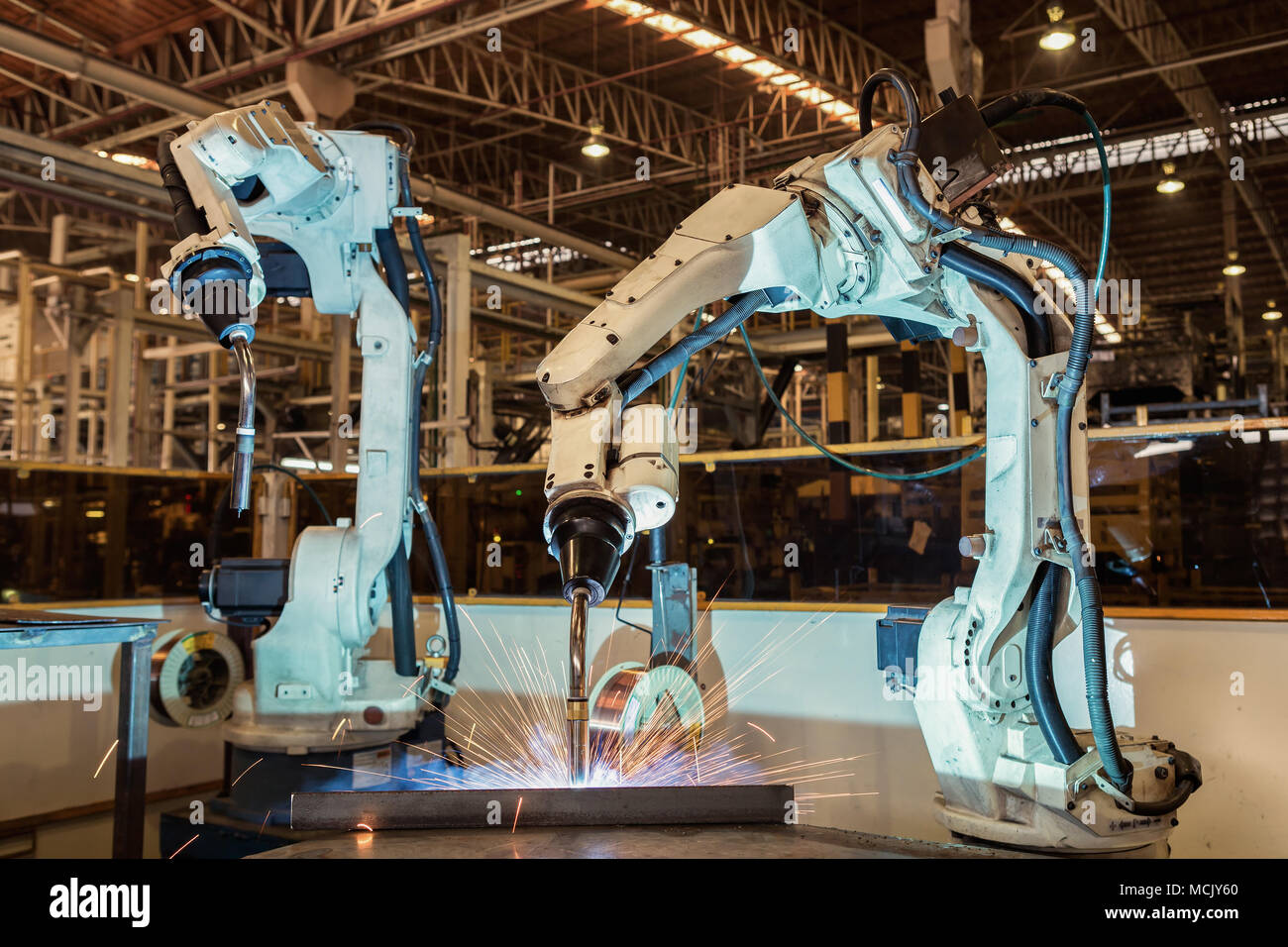 Industrial robots car manufacturing hi-res stock photography and images ...
