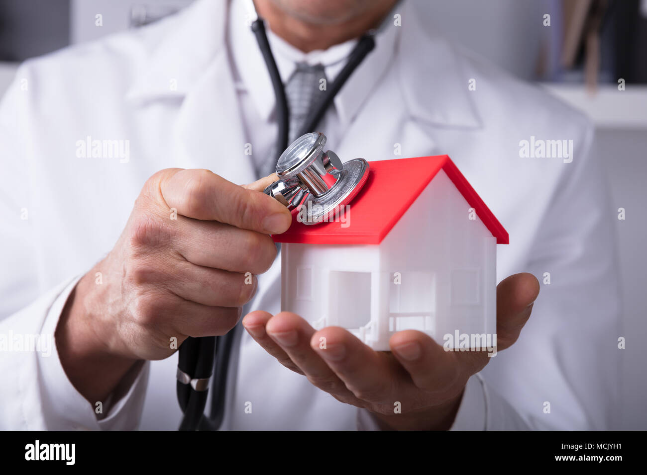 Male house doctors hi-res stock photography and images - Alamy