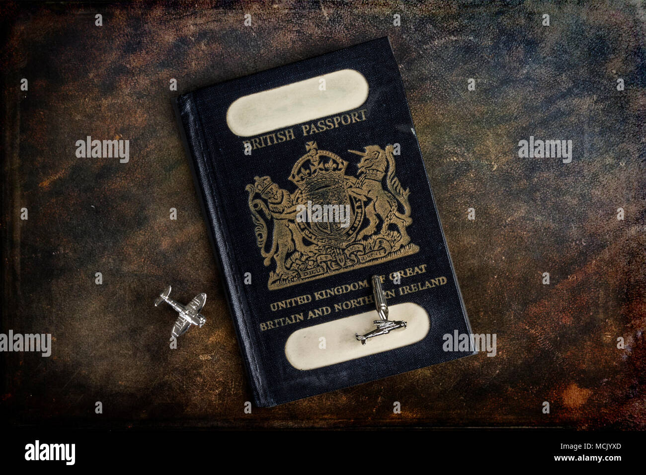 Old blue passport uk hi-res stock photography and images - Alamy