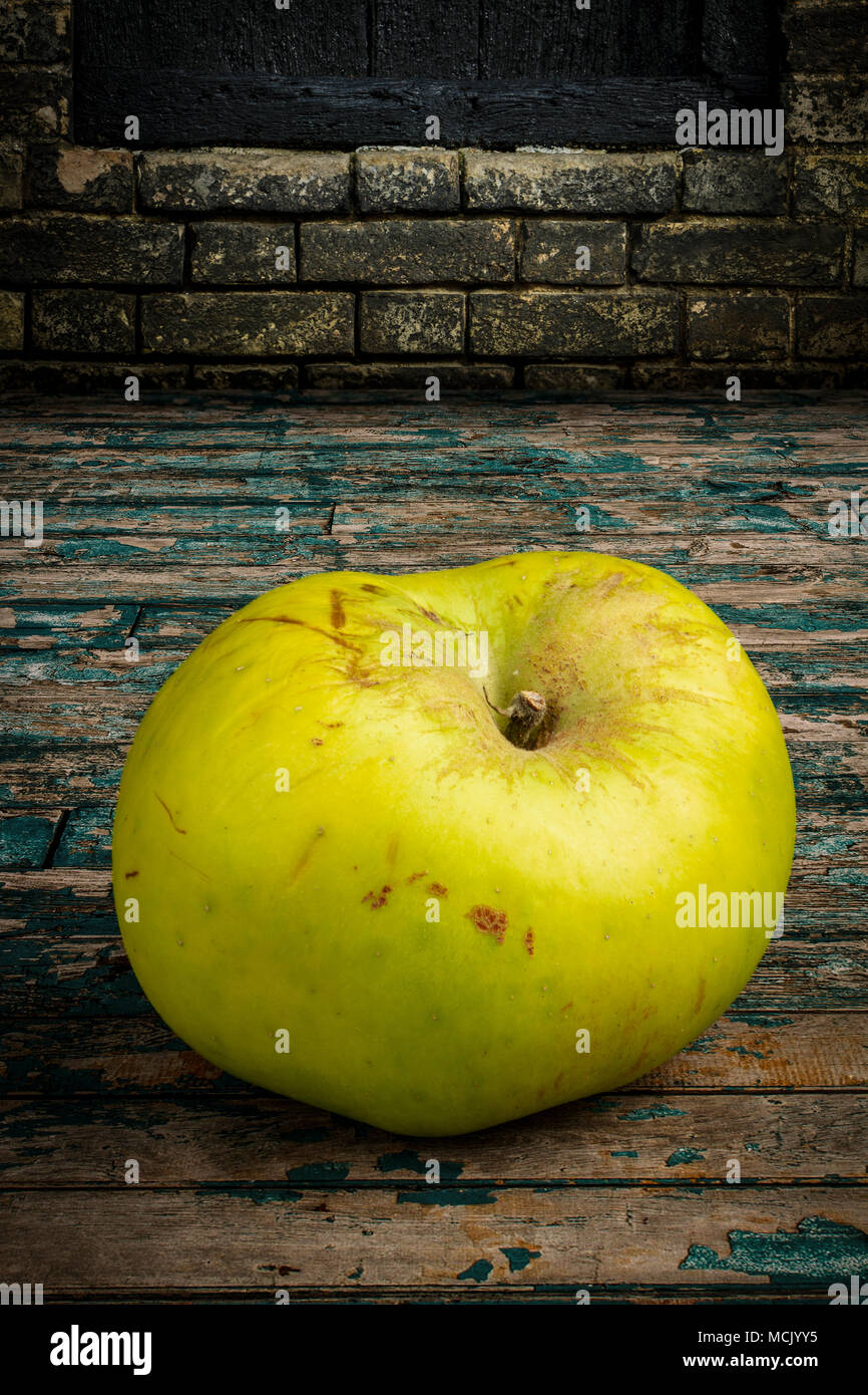 Cooking and eating apple hi-res stock photography and images - Alamy
