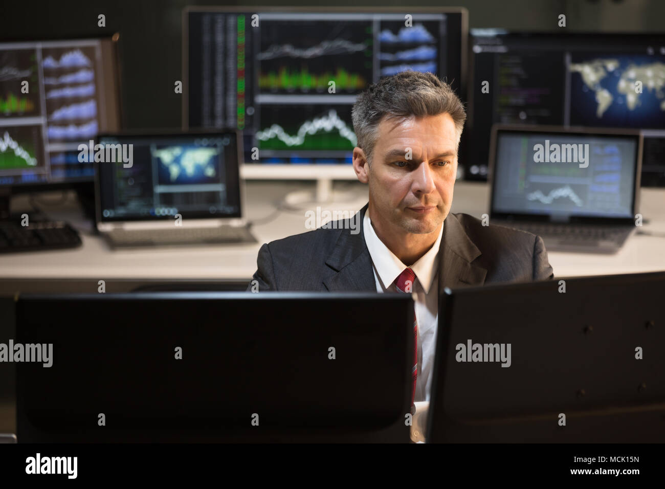 Stock market screen hi-res stock photography and images - Alamy