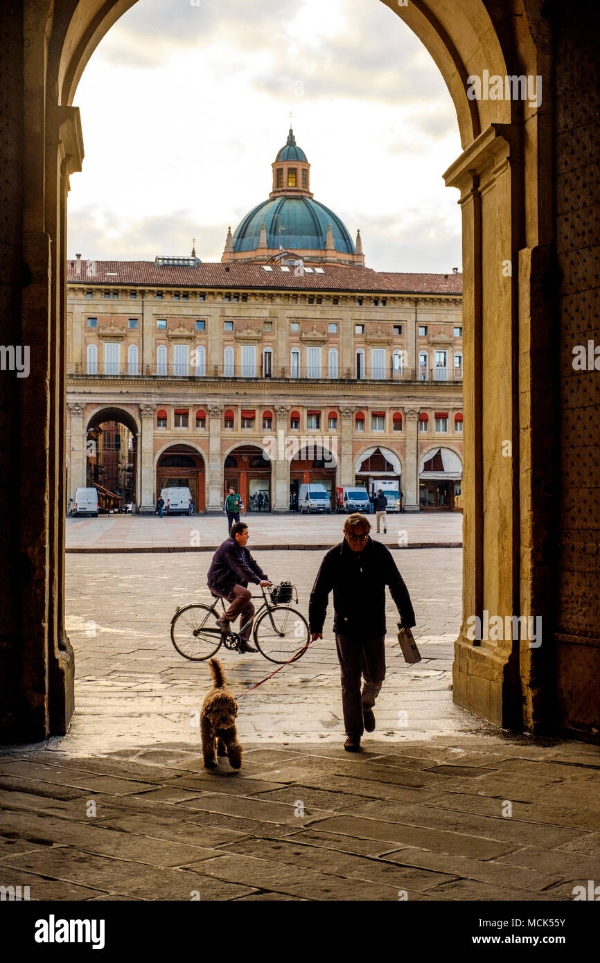 Entrance arch to the Biblioteca Salaborsa, Piazza del Nettuno, Bologna, Italy Stock Photo - Alamy
