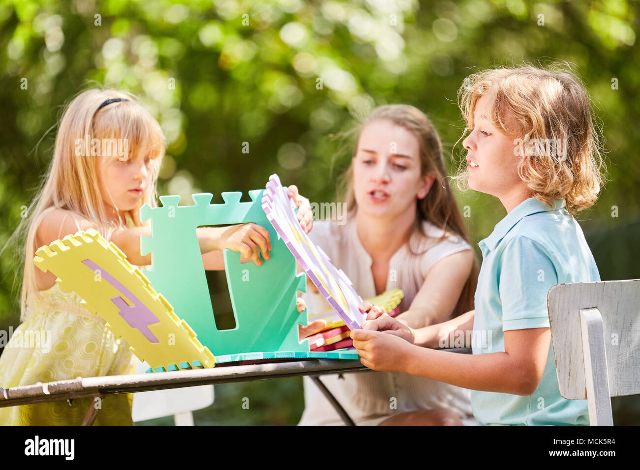 Child model build hi-res stock photography and images - Alamy