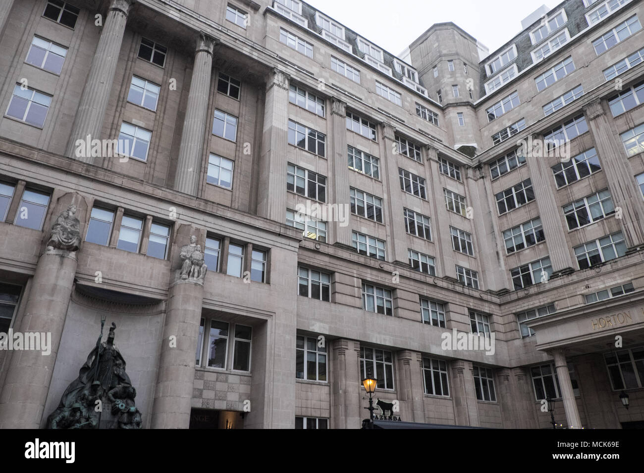 Exchange flags building liverpool hi-res stock photography and images ...