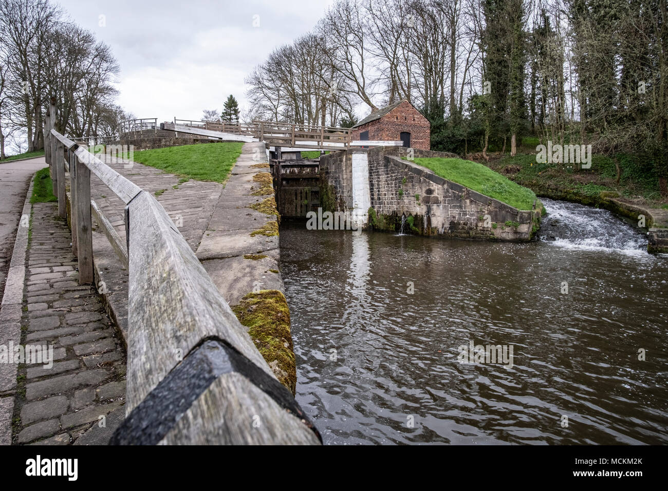 Bingley five rise locks west yorkshire hi-res stock photography and ...