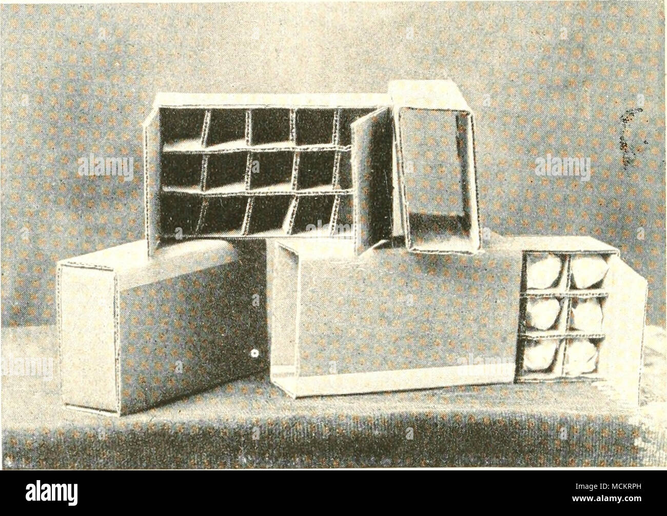 . This illustrates the boxes I use for shipping hatching eggs. The one ...