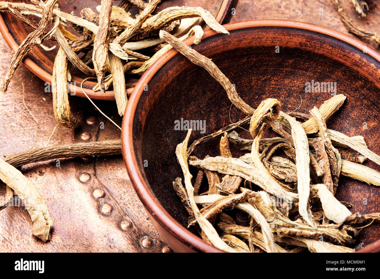 Medicinal raw materials from roots and rhizomes inula.Root elecampane ...