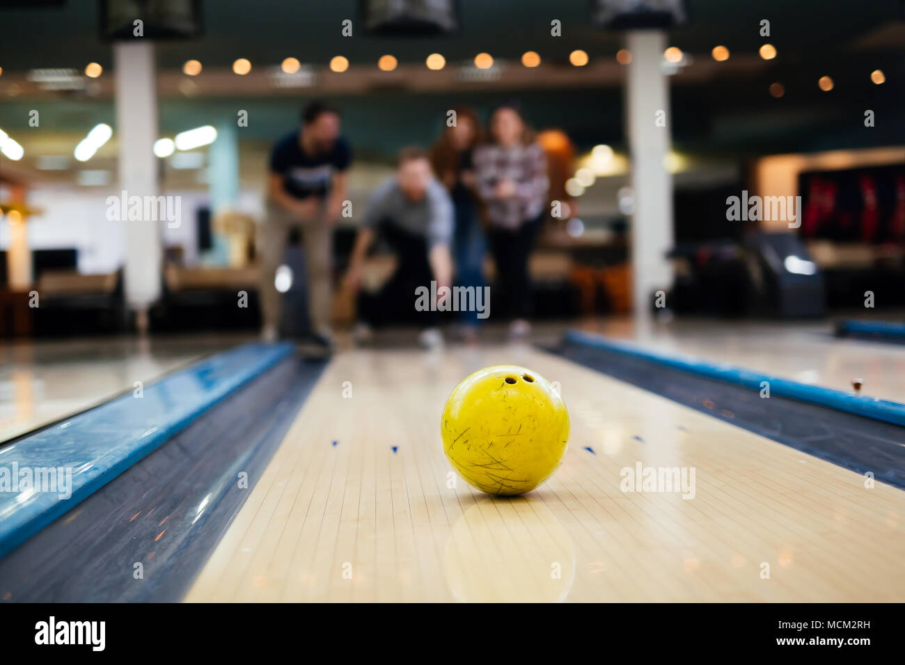 Women ten pin bowling hi-res stock photography and images - Alamy