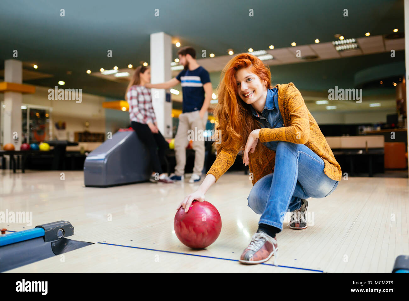 Women ten pin bowling hi-res stock photography and images - Alamy