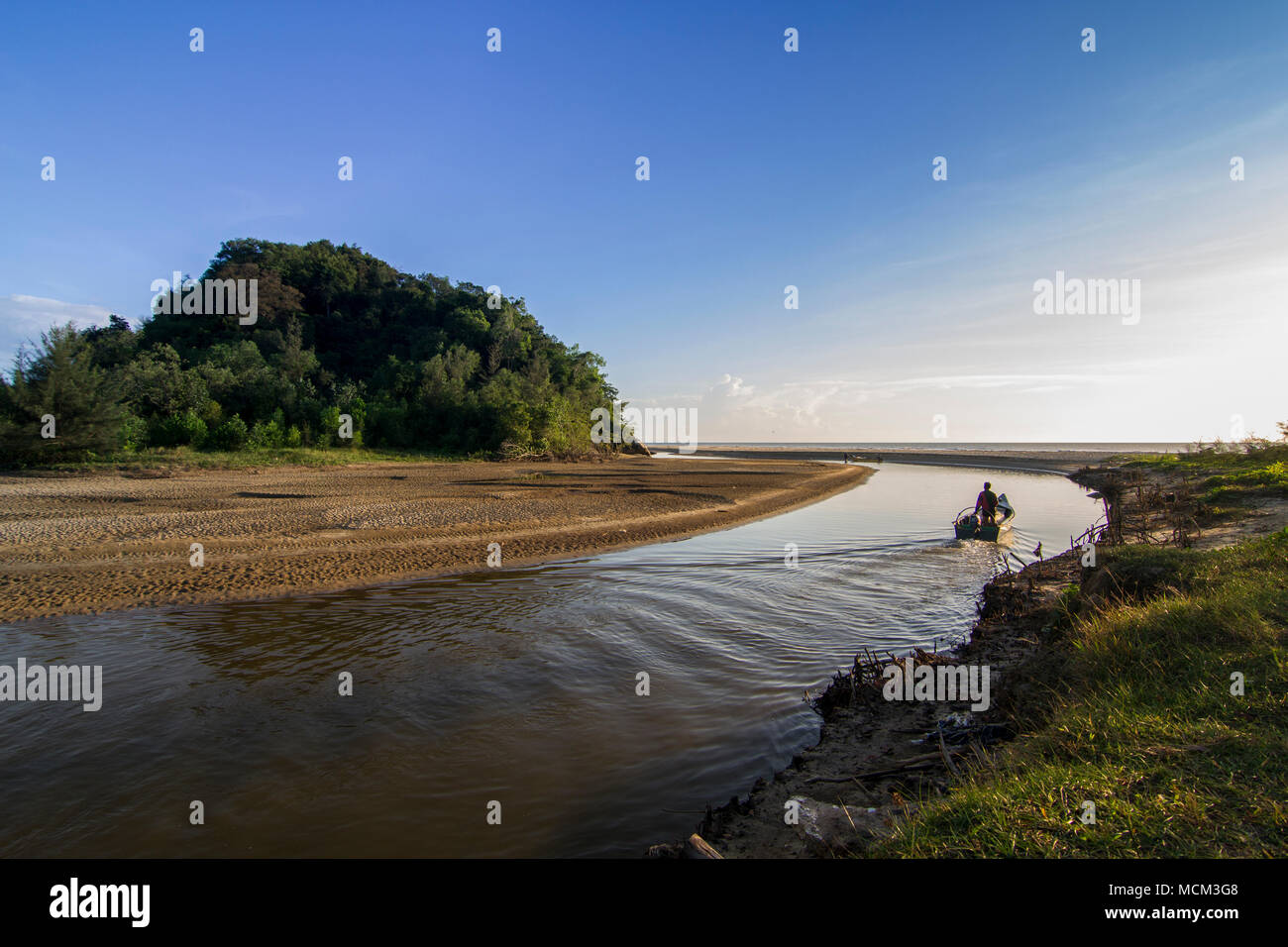 Malaysia sabah fishing boat in hi-res stock photography and images - Alamy