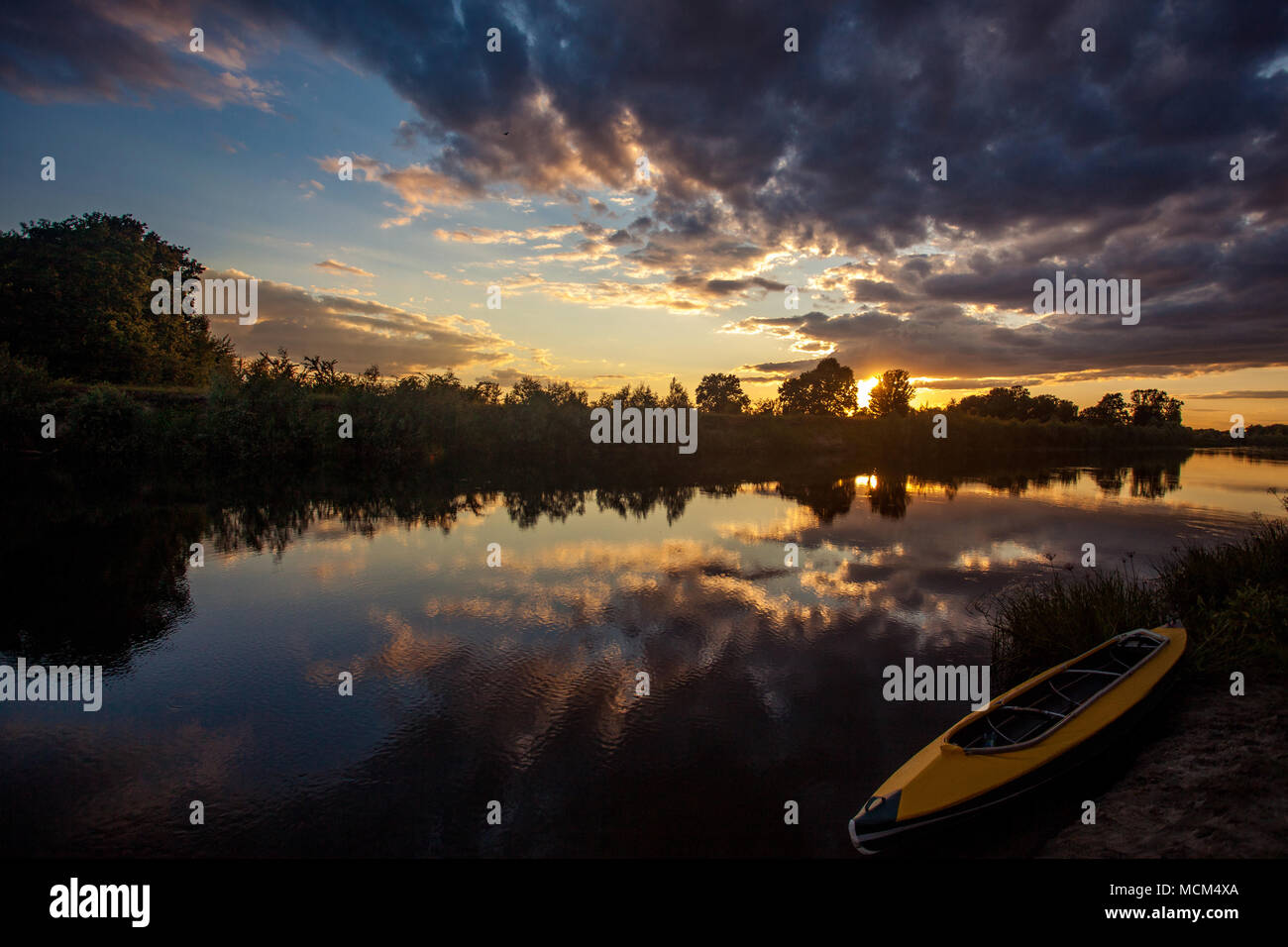 Riverside surrounded hi-res stock photography and images - Alamy