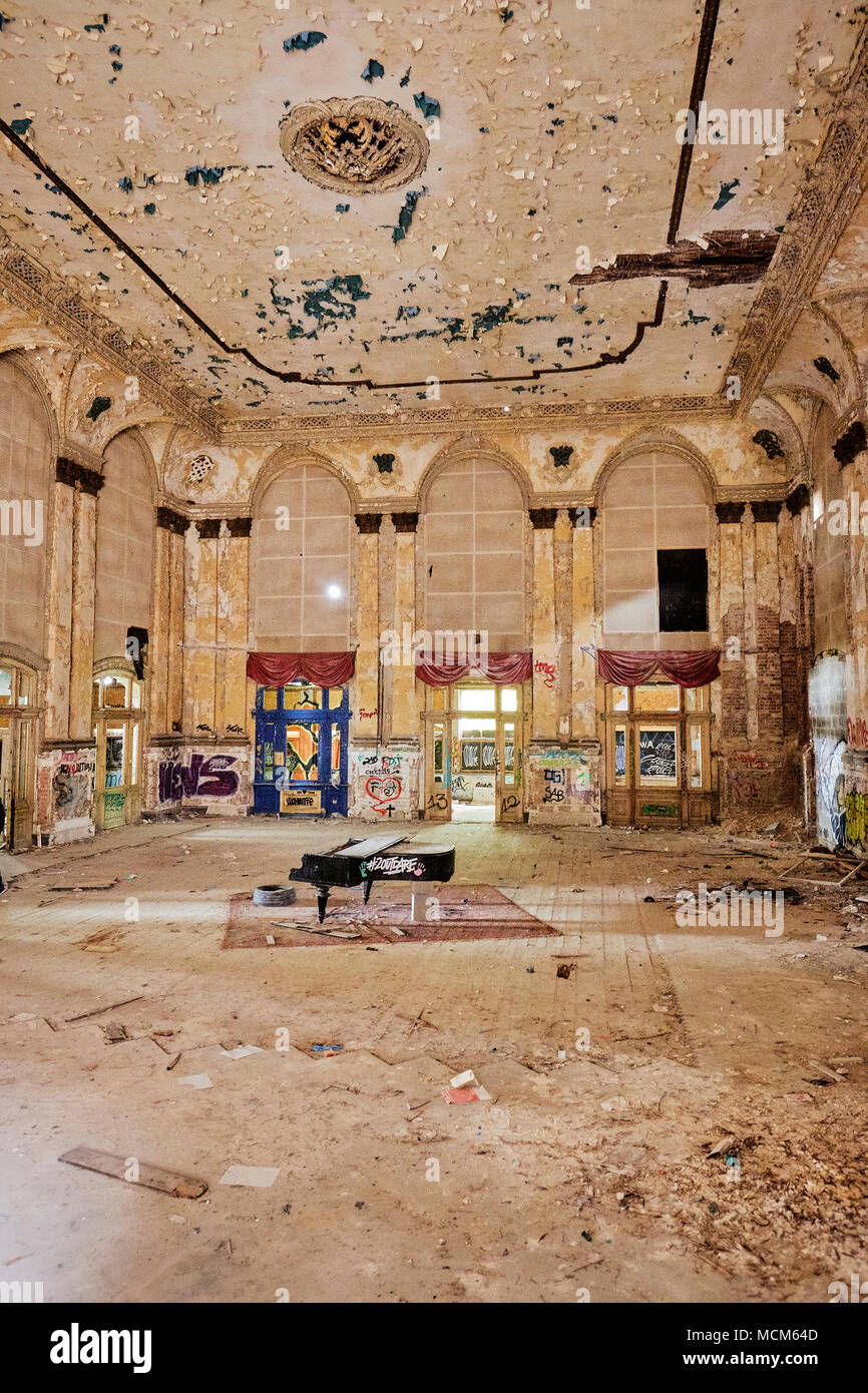 Ballhaus space hi-res stock photography and images - Alamy