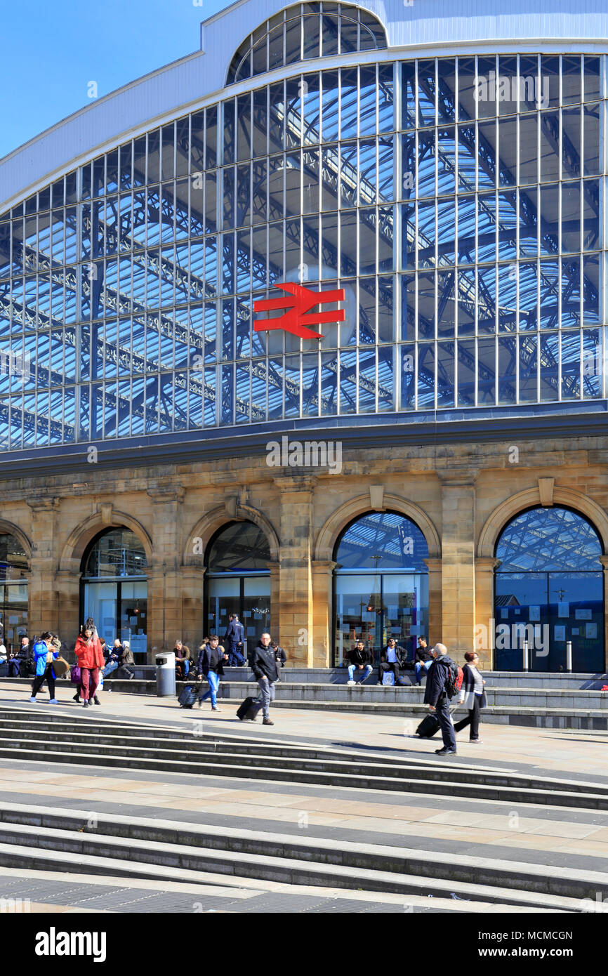 Liverpool lime street station hi-res stock photography and images - Alamy