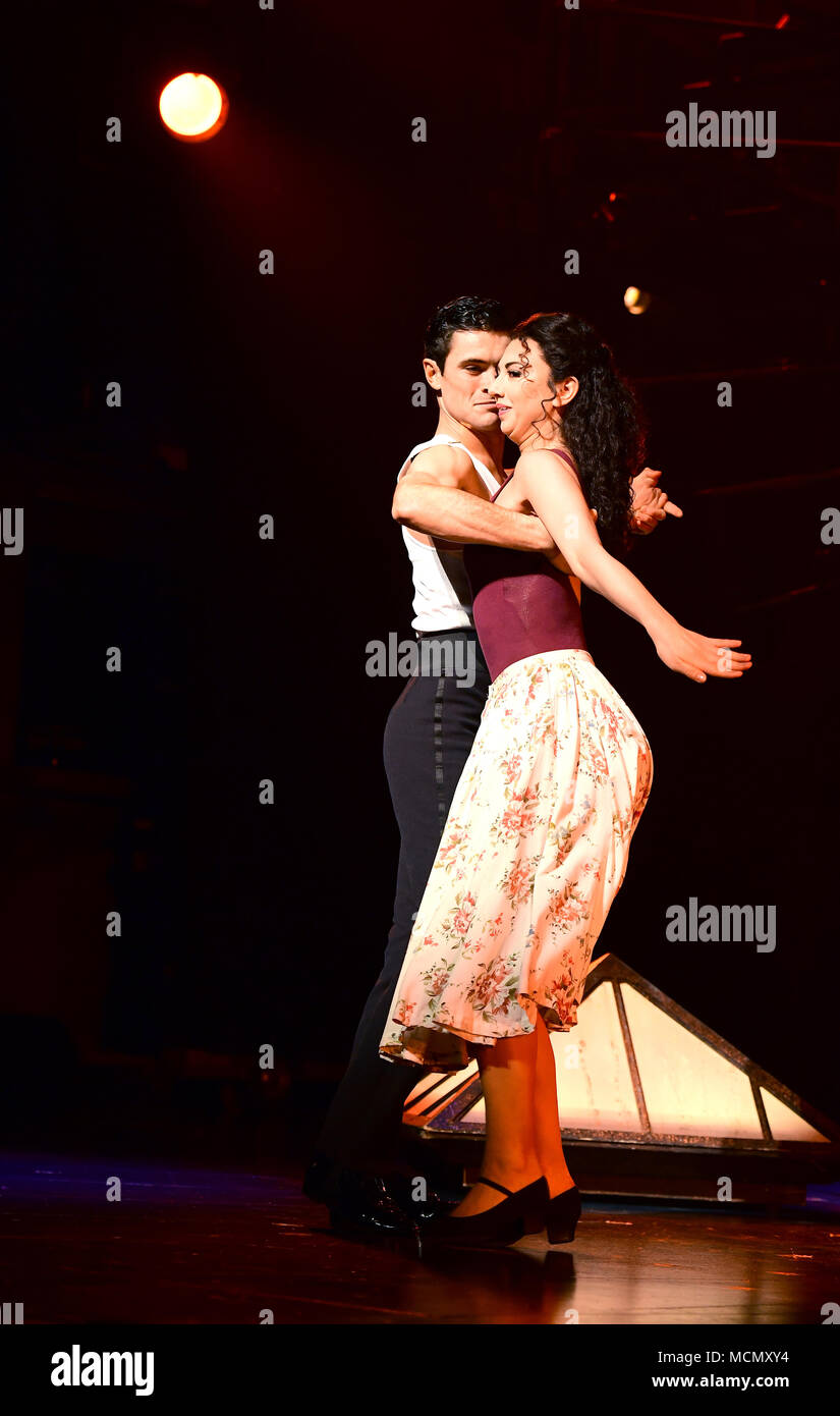 Zizi Strallen and Jonny Labey during a photocall for Baz Luhrmanns ...