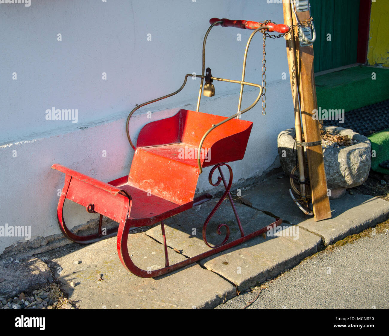 Red sled hi-res stock photography and images - Alamy
