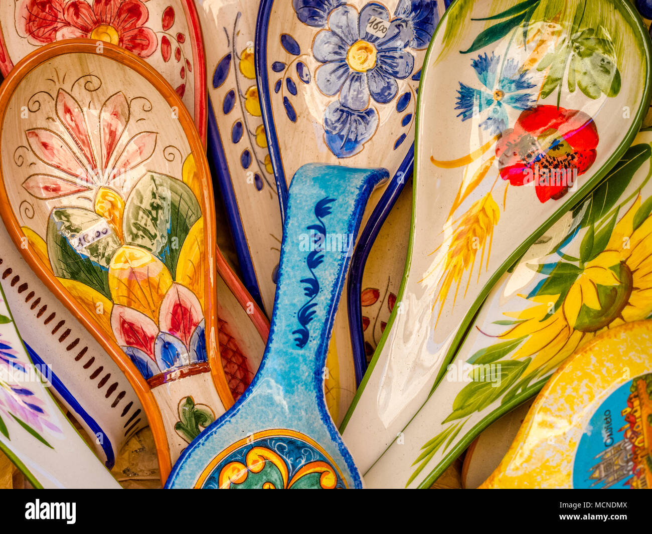 Tuscan pottery hi-res stock photography and images - Alamy