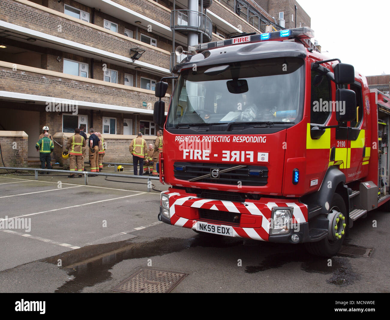 Aircraft recovery and firefighting hi-res stock photography and images ...