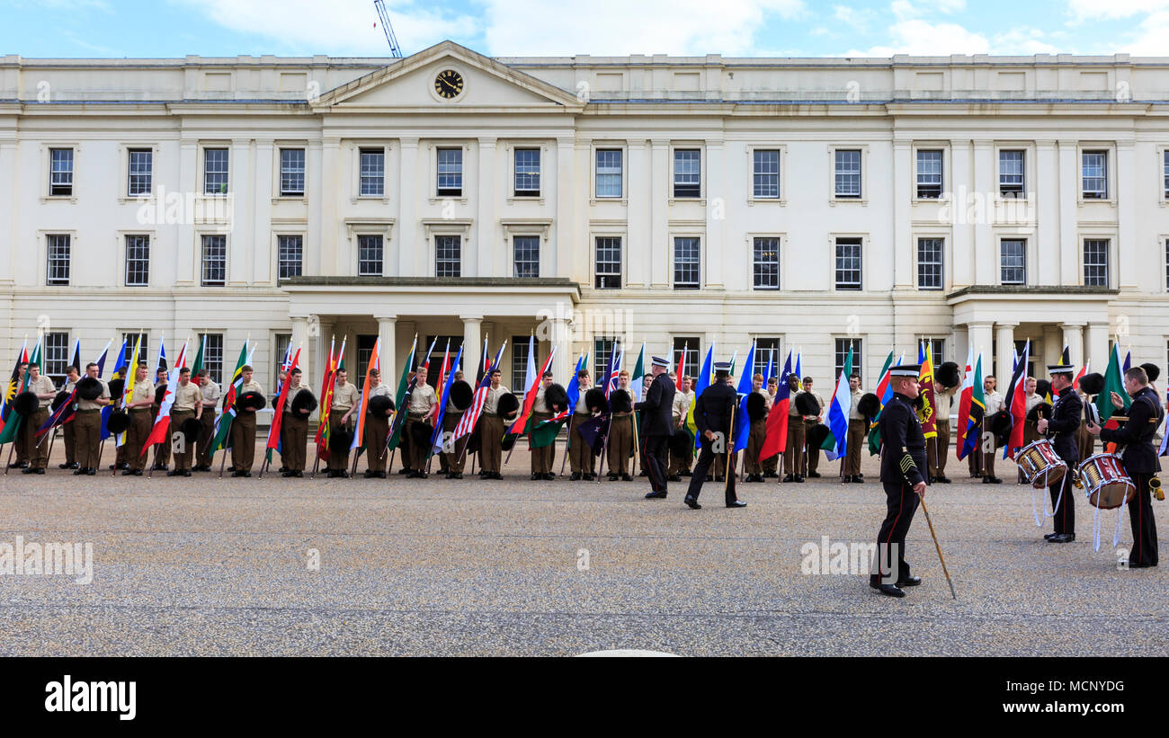 Wellington barracks hi-res stock photography and images - Alamy
