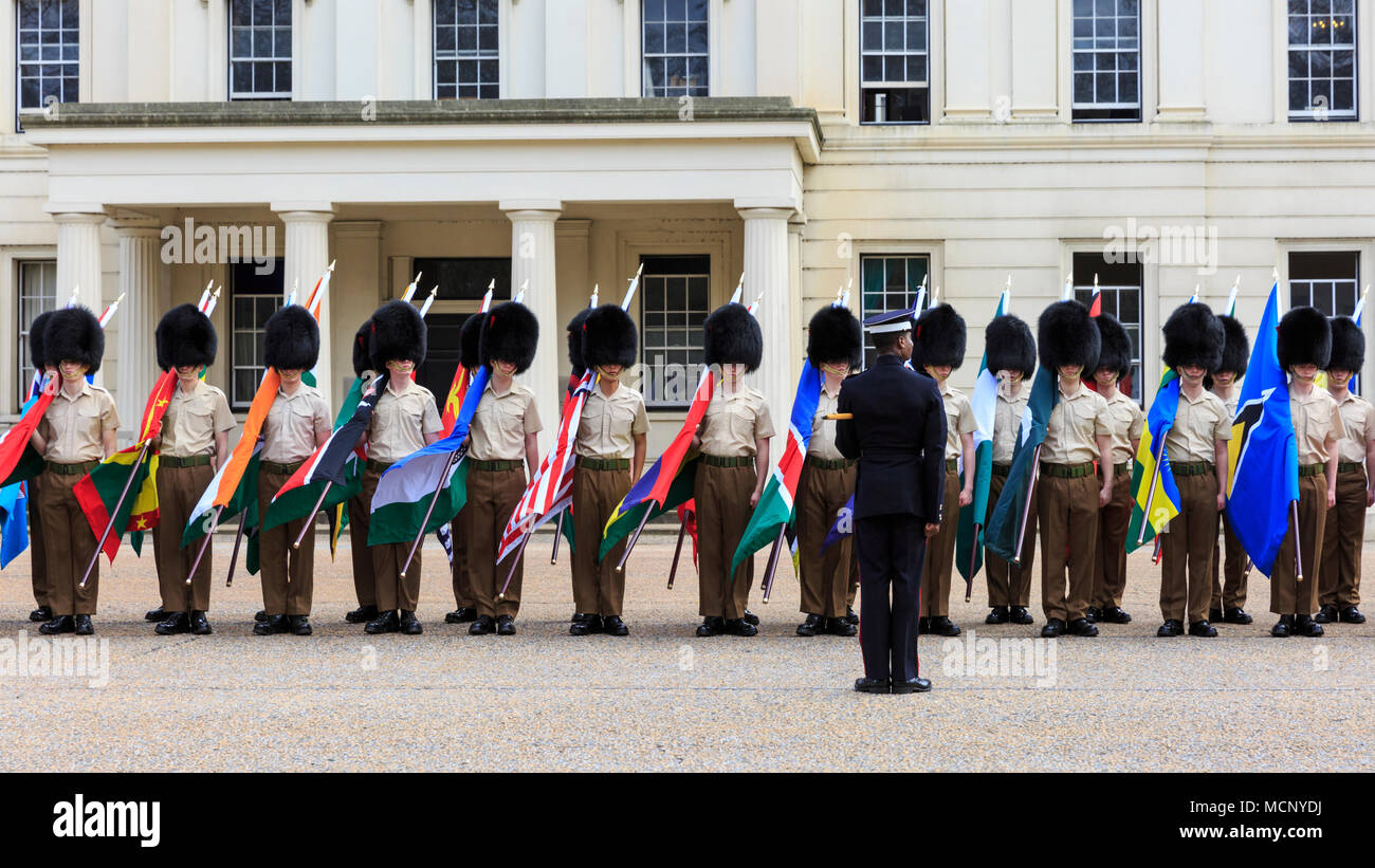Wellington barracks hi-res stock photography and images - Alamy