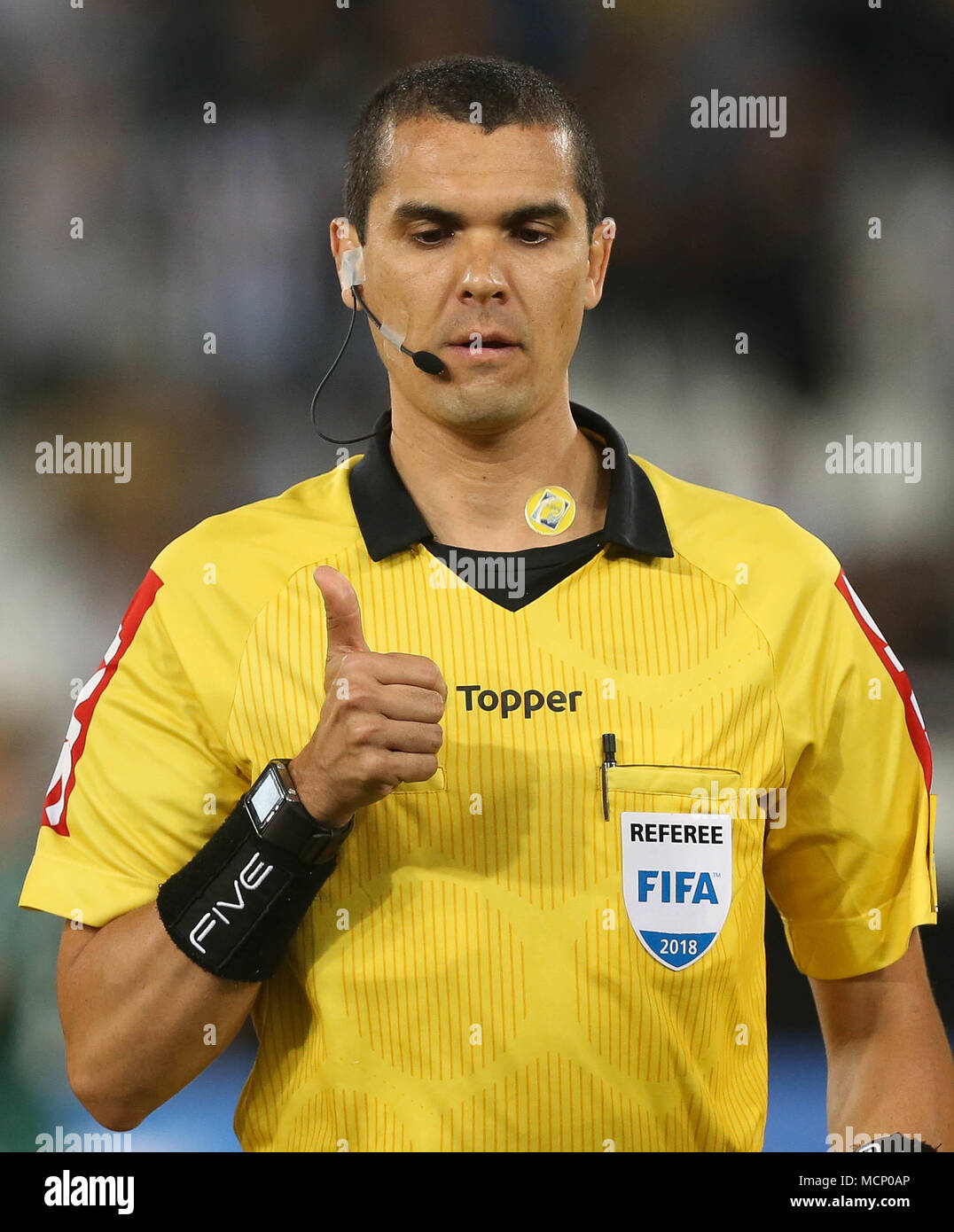 Rio De Janeiro, Brazil. 16th Apr, 2018. The referee Ricardo Marques ...