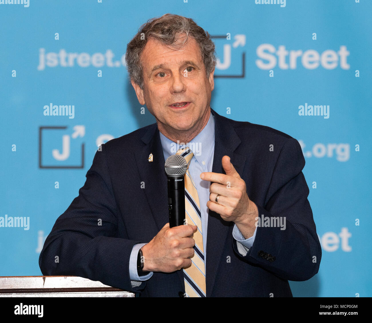 Sherrod brown hi-res stock photography and images - Alamy