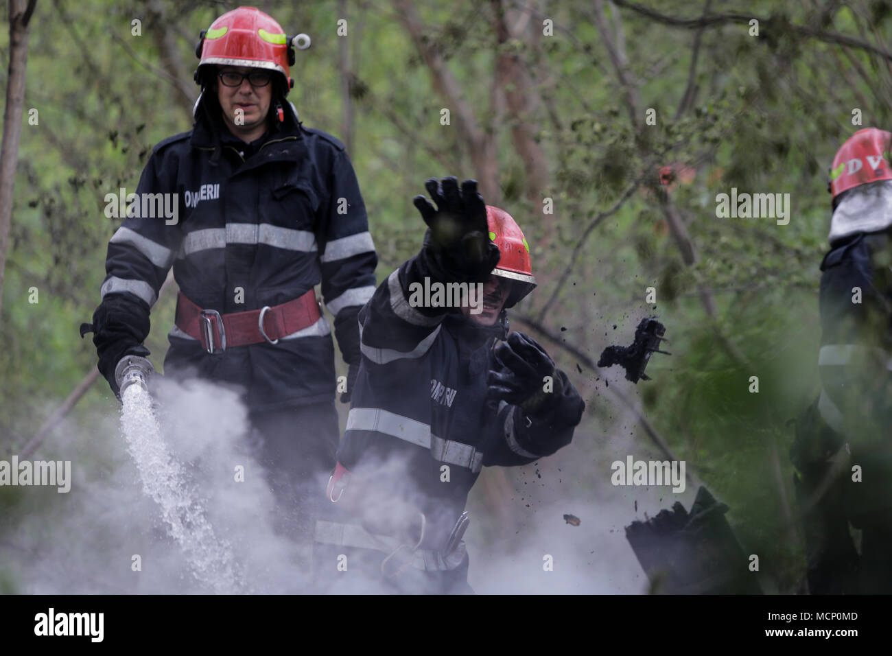 Bucharest, Romania. 17th Apr, 2018. Firefighters try to extinguish with ...