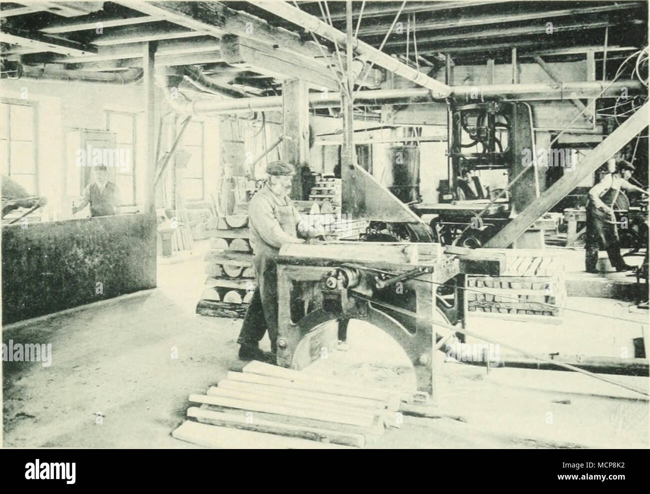 . Phot. R. Ganz Werkzeugstiel-Maschinenraum. •>* Stock Photo - Alamy