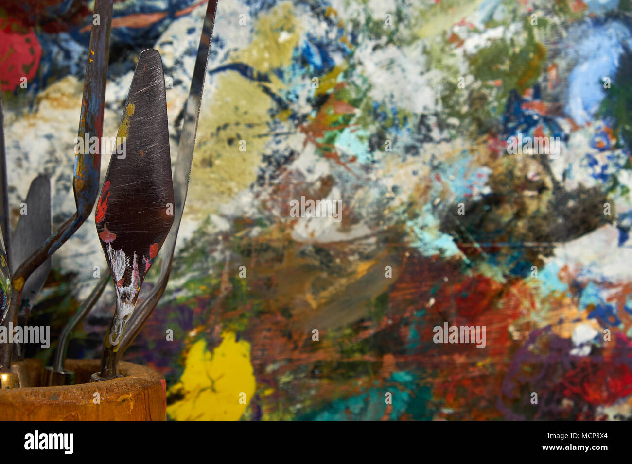 Spatulas and abstract background Stock Photo - Alamy