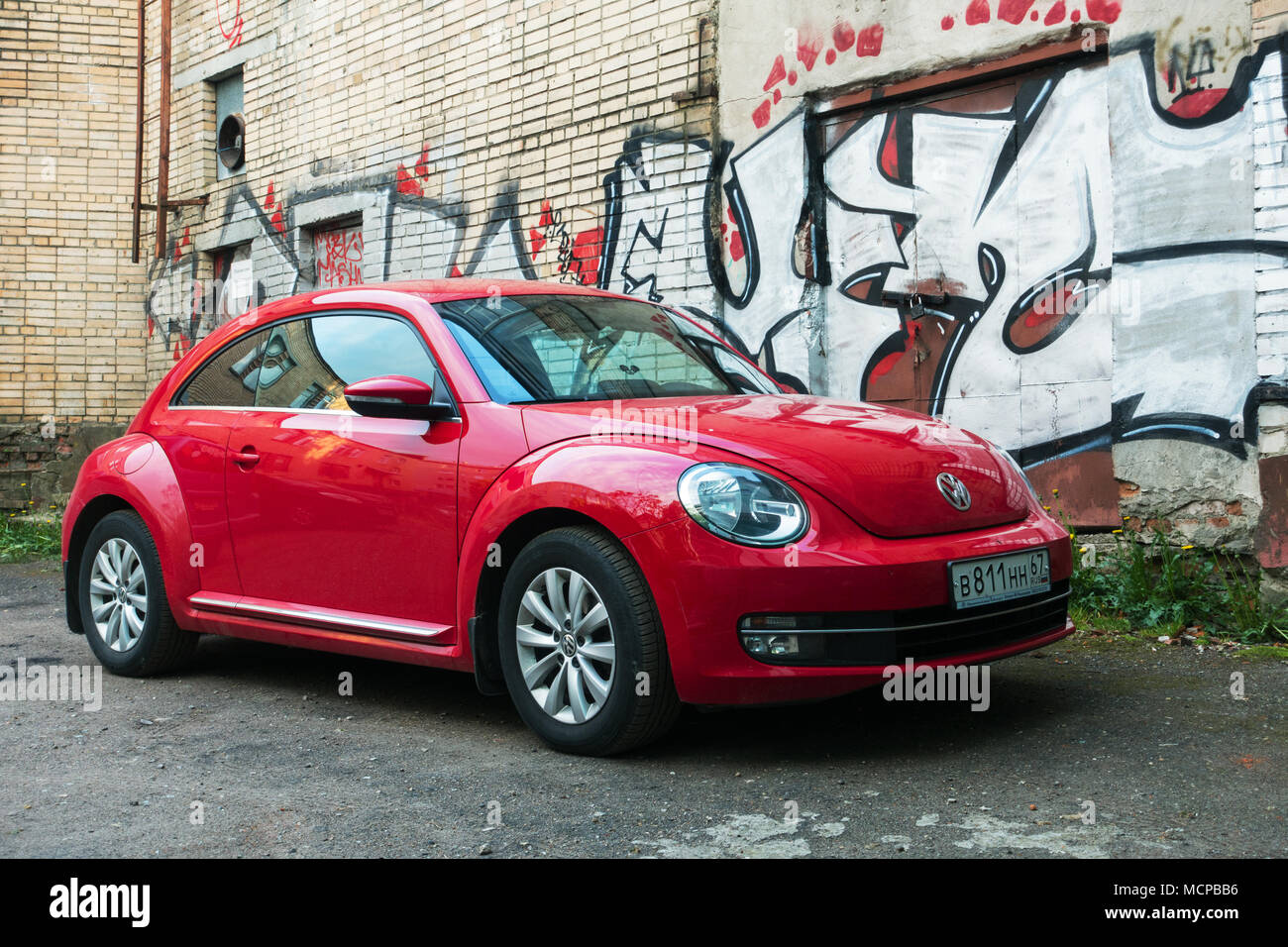 Red volkswagen beetle hi-res stock photography and images - Alamy