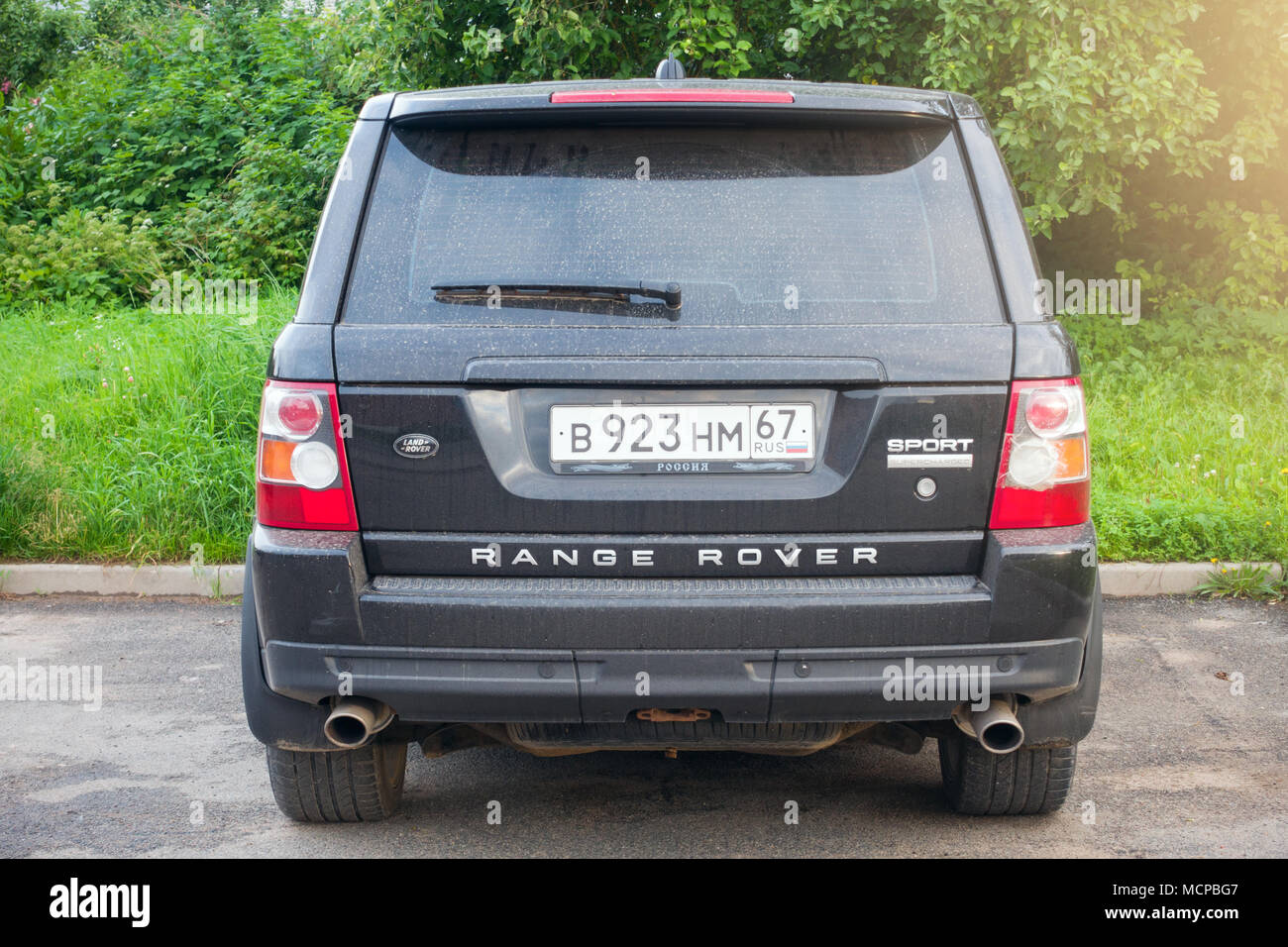 Black range rover hi-res stock photography and images - Alamy