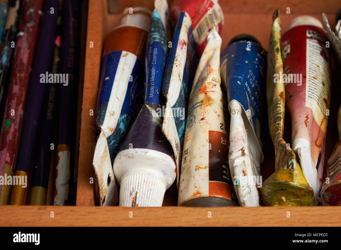 Brushes paint tubes hi-res stock photography and images - Alamy