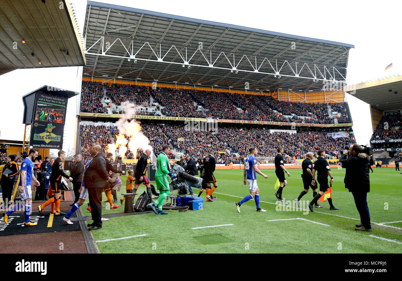 Full length stadium general view pitch crowd hi-res stock photography ...
