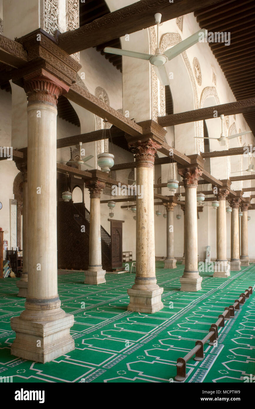 Mosque salih tala'i cairo hi-res stock photography and images - Alamy