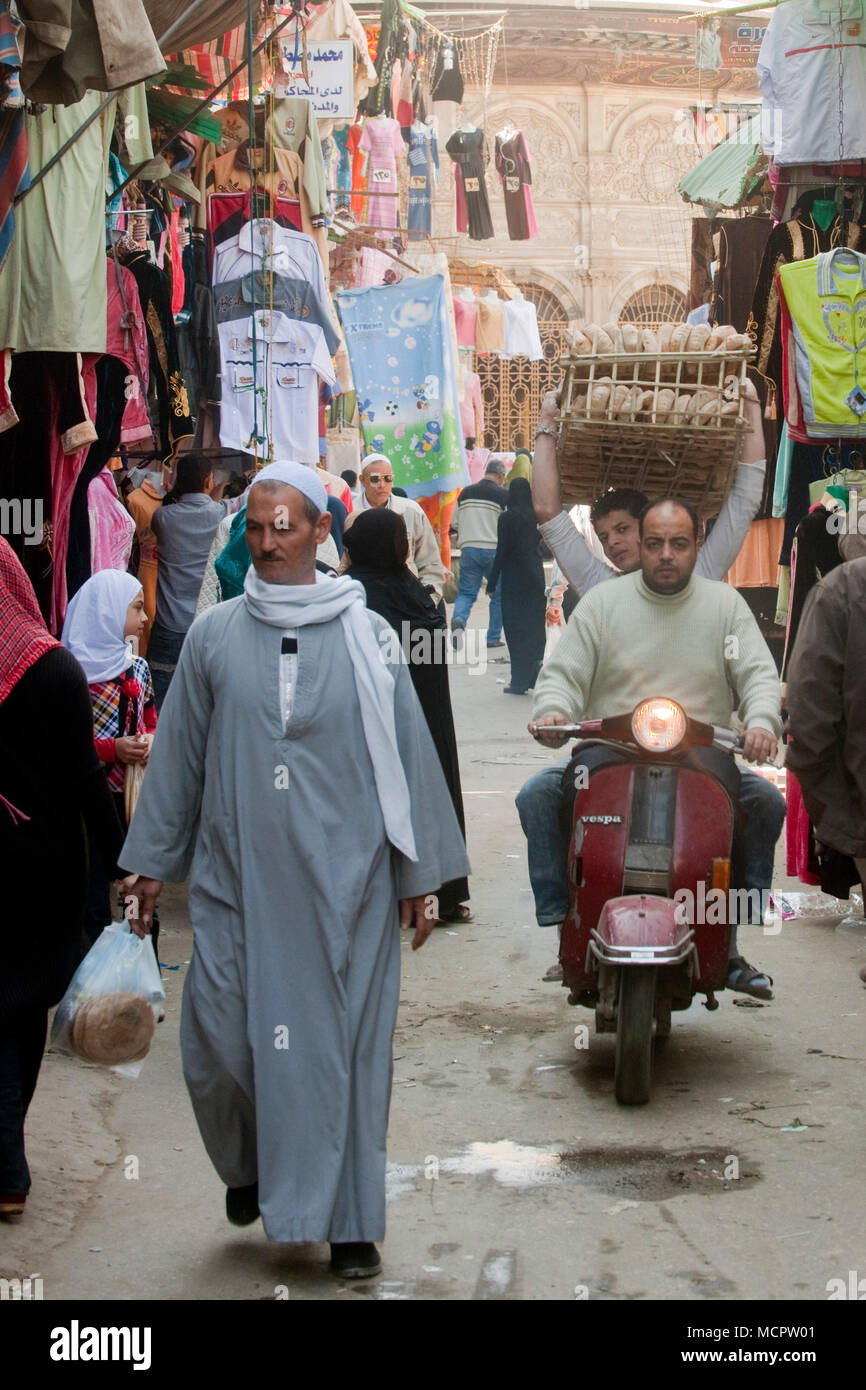 Aegypten, Kairo, Souk in der Sharia Muizz li din Allah zwischen El ...