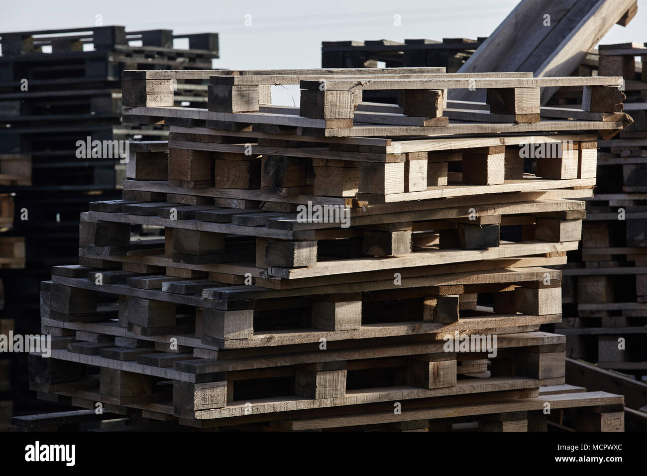 Truck load pallets hi-res stock photography and images - Alamy